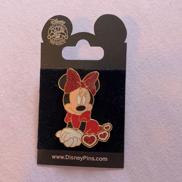 Disney | Accessories | Disney World Minnie Mouse Heart Pin | Poshmark